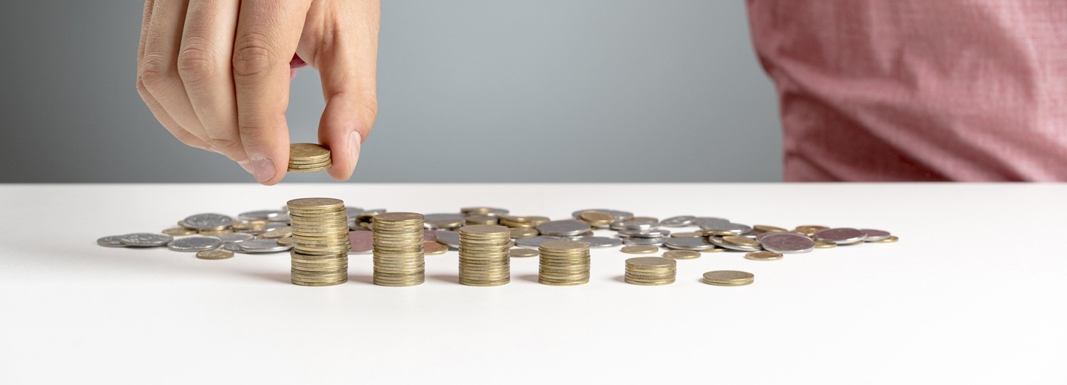 Generațiile din România economisesc diferit: vacanțe, familie sau ...